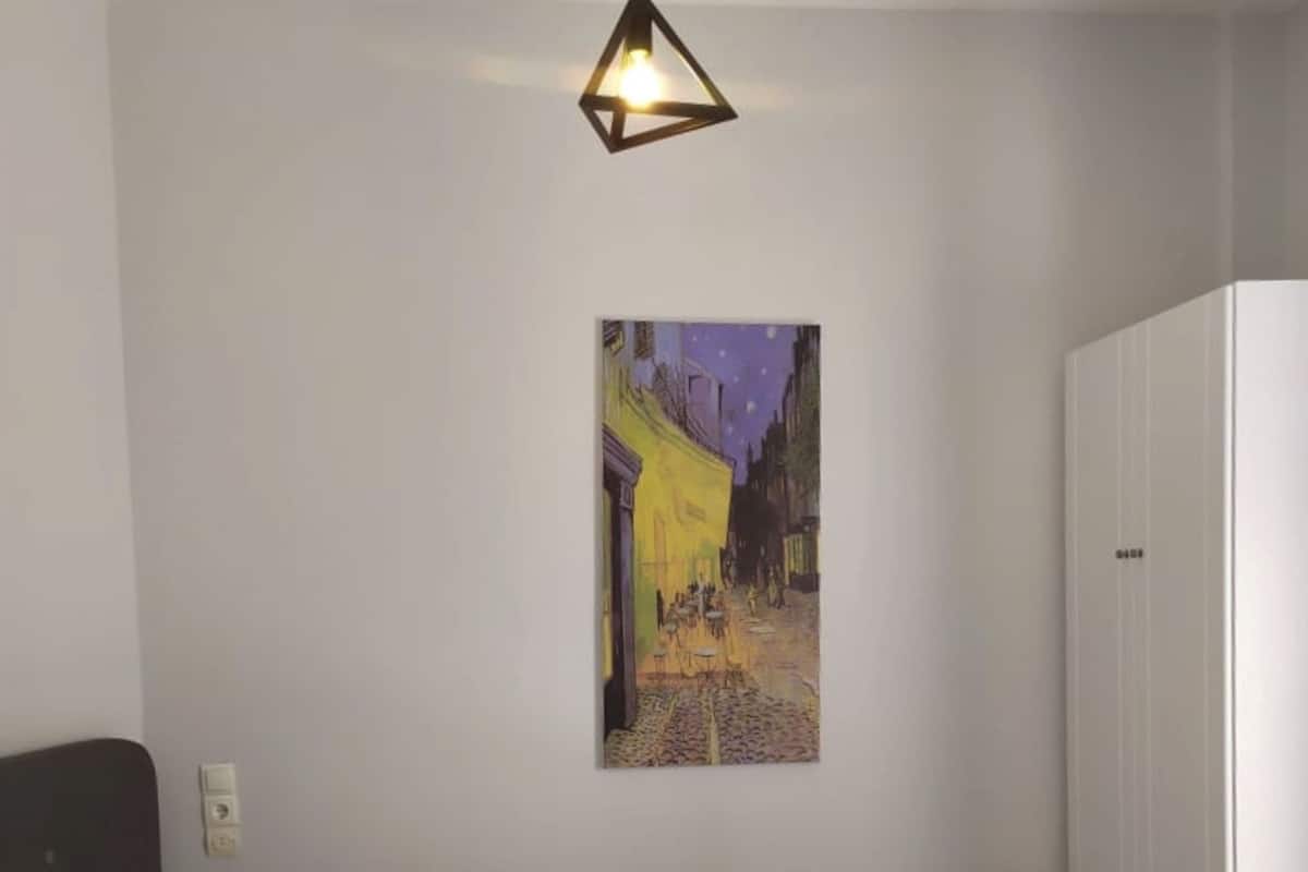 Apartamento básico | Cofres nos quartos, cortinas blackout, berço de viagem