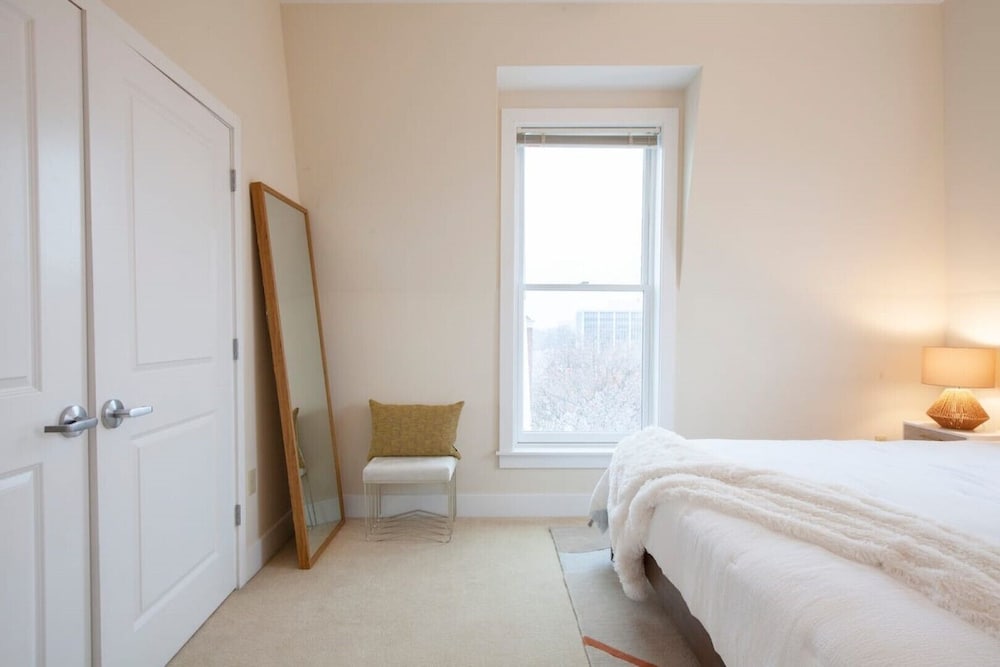 Garage Parking - A Cozy And Stylish Suite Xcape - Alexandria, VA