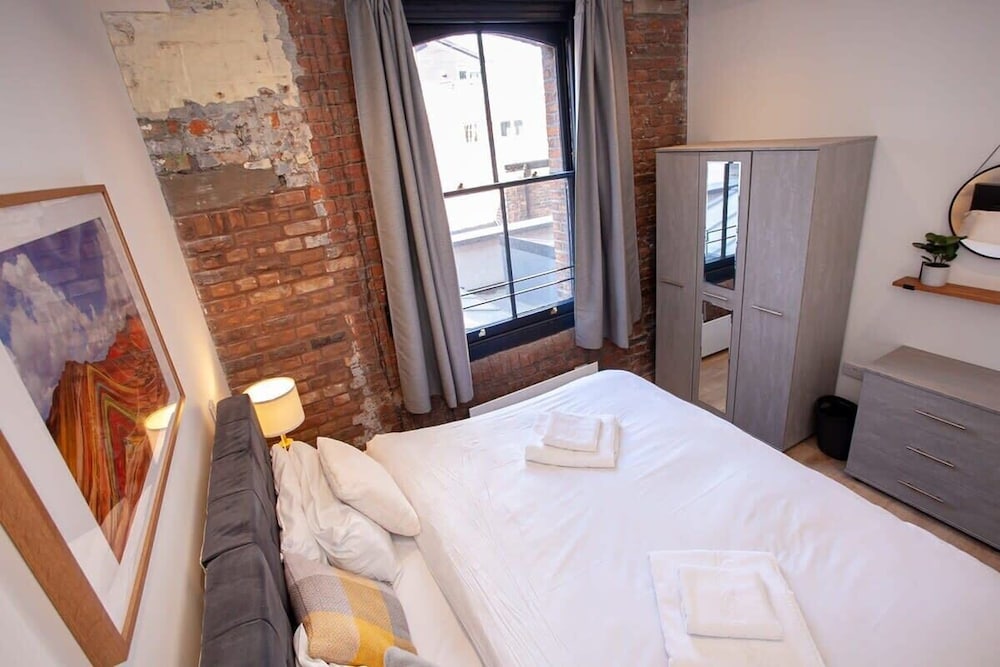 Stunning 1 Bed Flat 5min Walk To Victoria Station - Cheshire