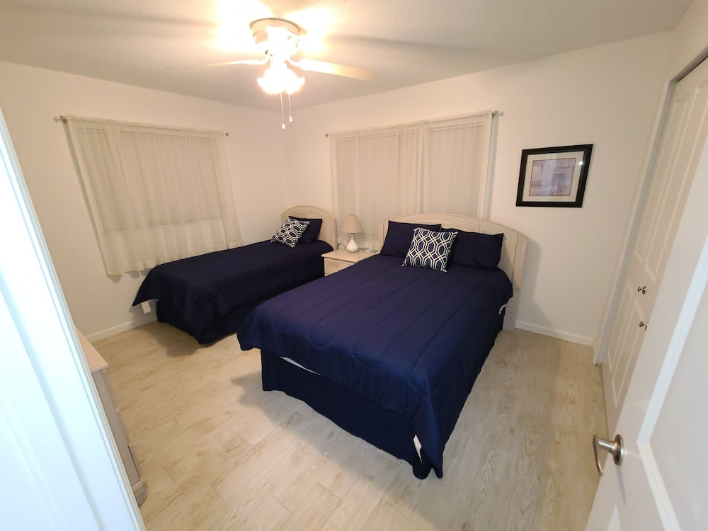 2 Bedroom House With A Heated Pool - Port Charlotte