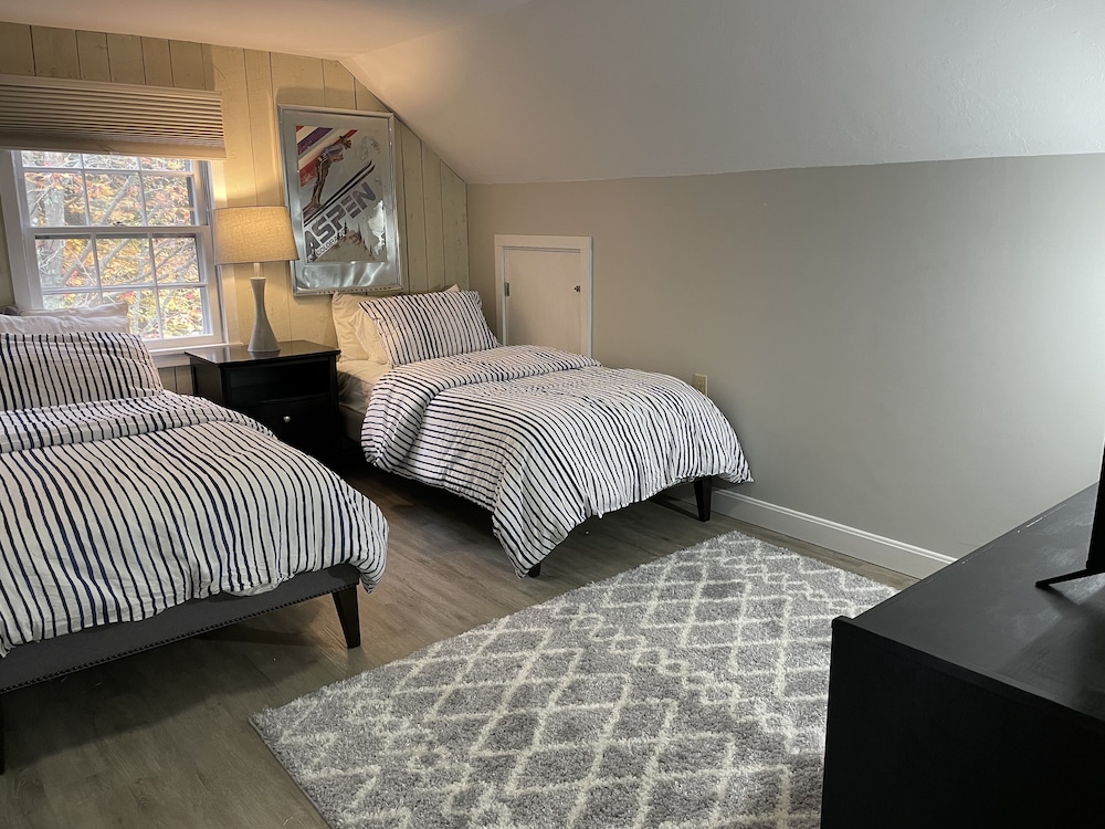 *Classic Vt Getaway* Newly Renovated- Close To Golf/hiking/lake/restaurants/bars - Wilmington, VT