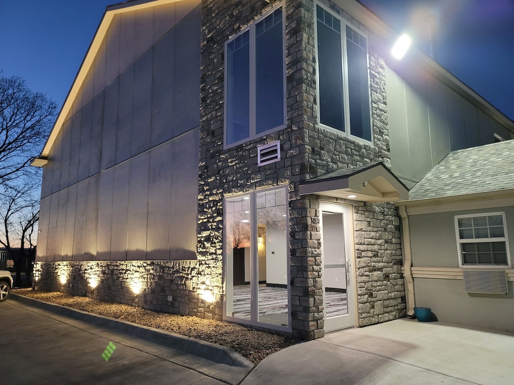 Best Inn Motel - Salina, KS