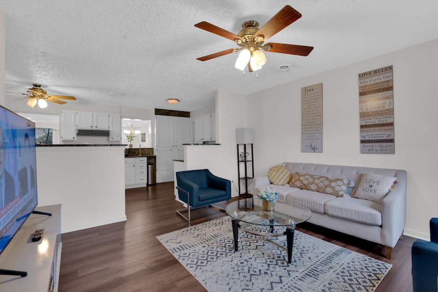 Spacious & Beautiful Home Near Herndon/iad Airport/ashburn - レストン, VA