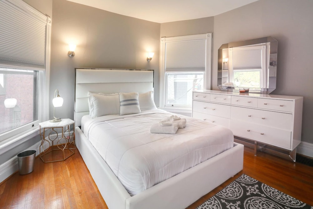 Vintage 2 Bed Suite On Bidwell Park! (Unit 2) - Buffalo, NY