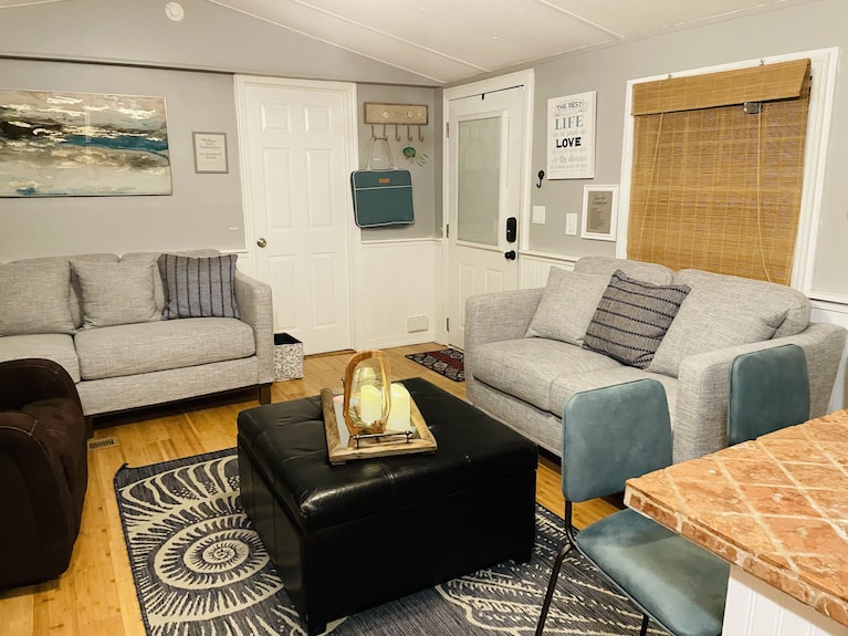 Charming Waterfront Canal Home In Beautiful Old Homosassa! 5 Kayaks, Dock, Bikes - Homosassa Springs Wildlife State Park, Homosassa