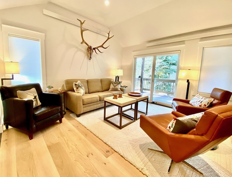 Teewinot B5: Top Floor 2br/2ba Condo -- Fully Remodeled - Teton Village, WY