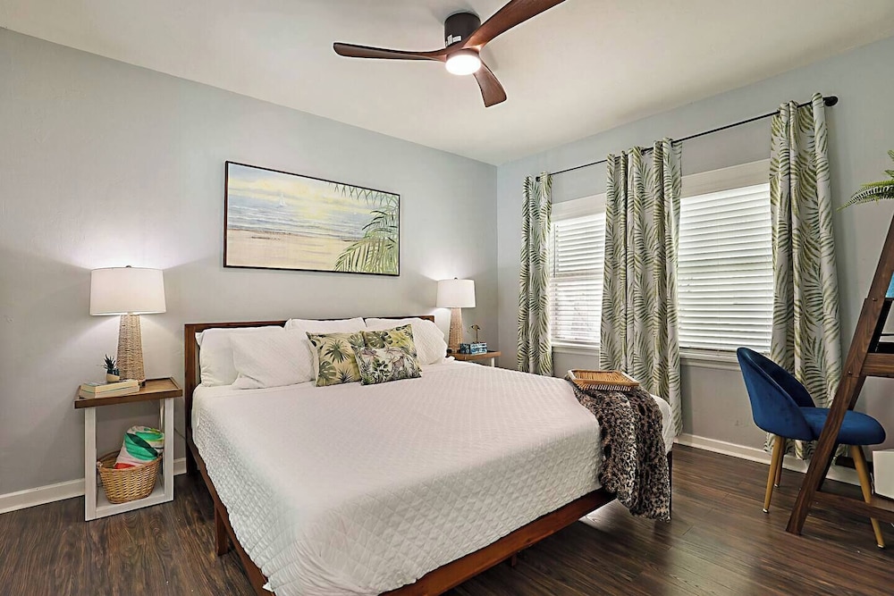 Paradise! Cozy Bungalow, Steps To Beach & Downtown - Lake Worth, FL