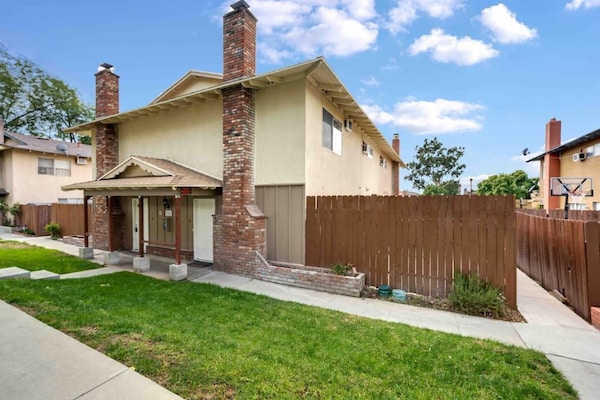 Two Br Condo In Riverside  Shared Pool Available - Riverside