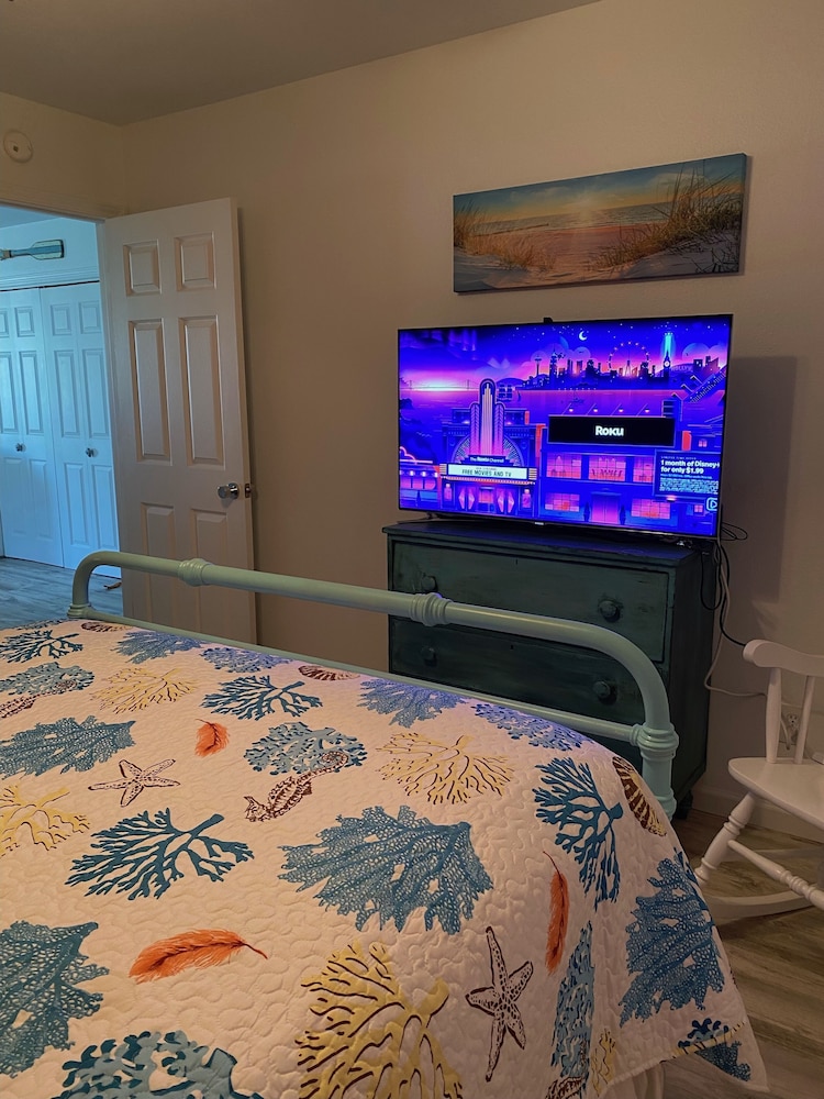 Mermaid Manor - Pet Friendly Fenced Yard, Near Beach & Fishing Pier In Sea Isle - Jamaica Beach, Galveston