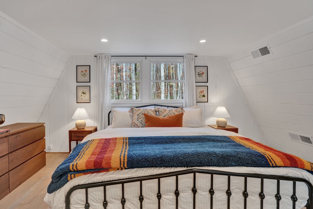 Dreamtime - Modern A-frame Cabin W/ Hot Tub - West Virginia