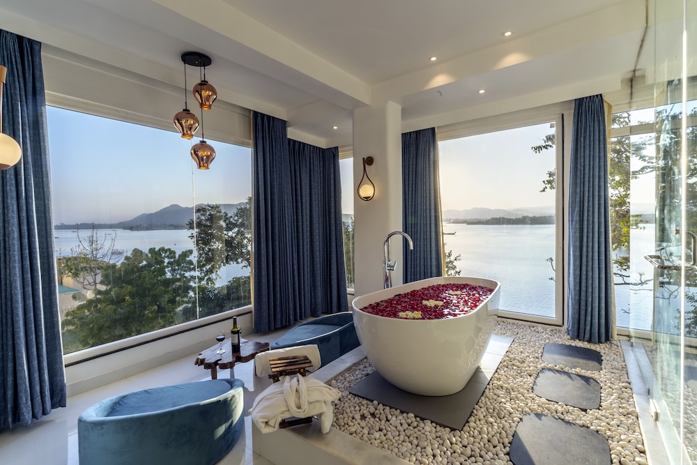 모스타치 우다이푸르 룩셔리아 - 구자르트