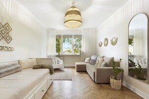 Apartamento família | Ferros/tábuas de passar roupa, Wi-Fi de cortesia, roupa de cama