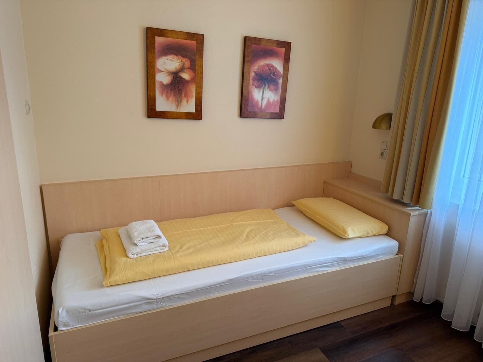 Quarto Individual | Secretária, cortinas/cortinados opacos, Wi-fi grátis 