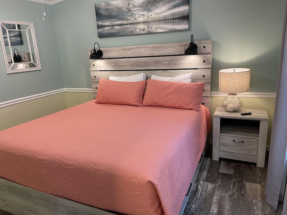 Rainbow River Bungalow Unit M, With Quick Access To Kp Hole! - Dunnellon, FL