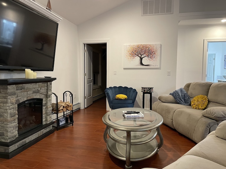 Lakeside Home W/lake Access, Dock & Water Views! - Morristown, NJ