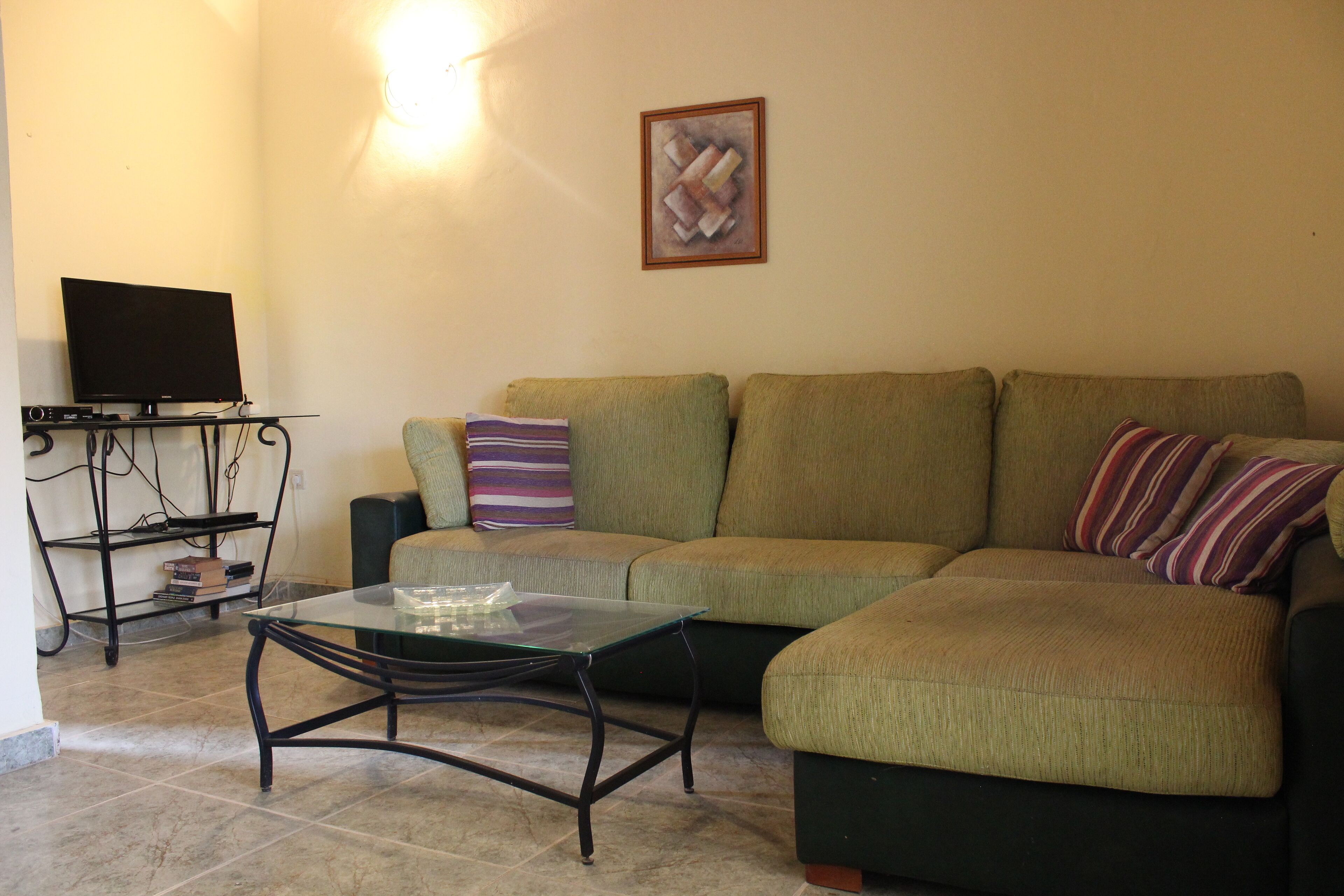 Apartamento | Sala | Televisor de 30 polegadas com canais por cabo 
