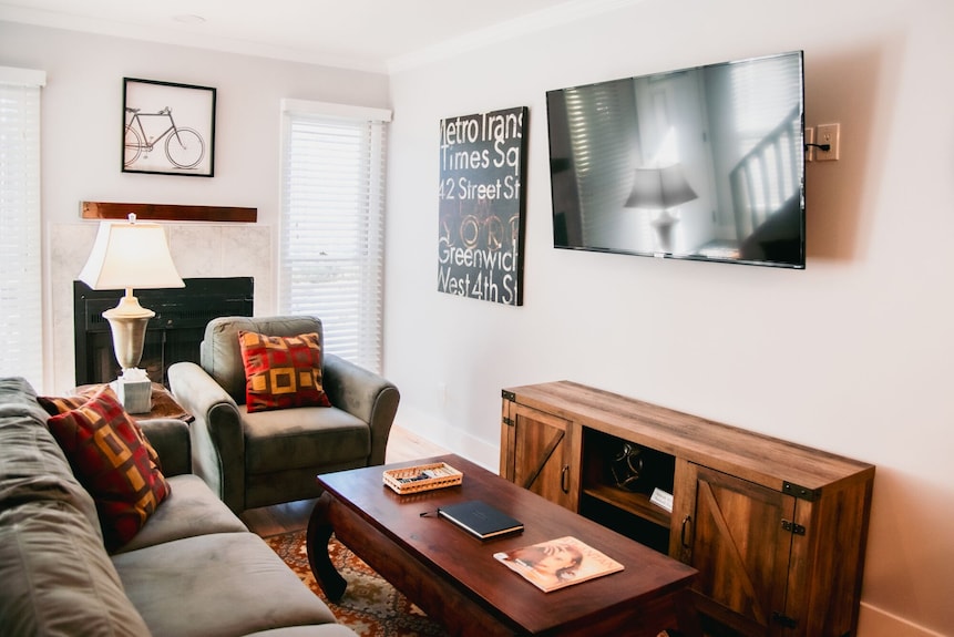 Renovated 2br/1.5ba Townhome Near The Beltline - 佐治亞