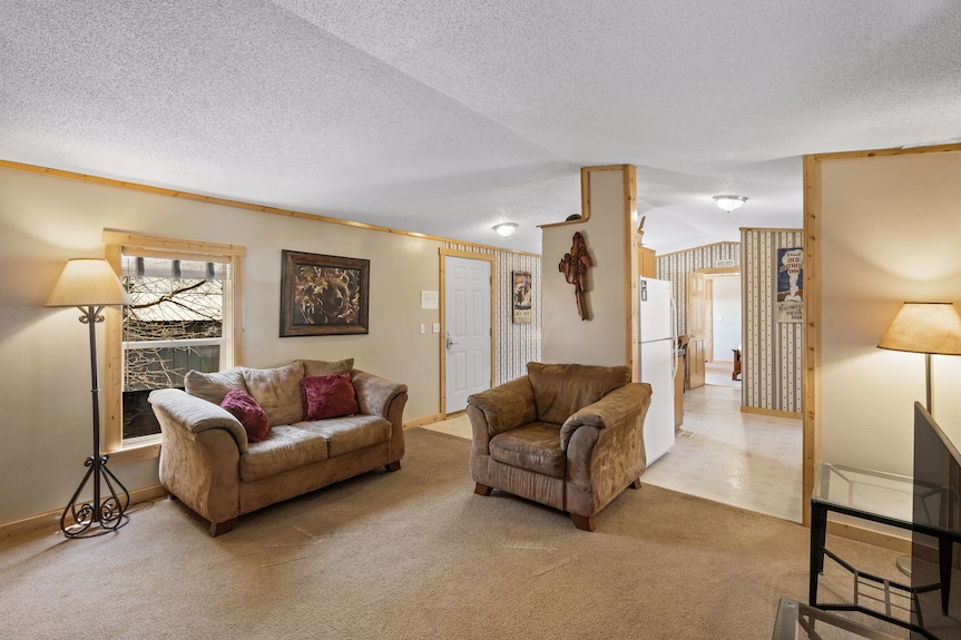 Alpine #3: A Spacious 3-bedroom Retreat In West Yellowstone, Just 1 Minute From The Park! - West Yellowstone, MT