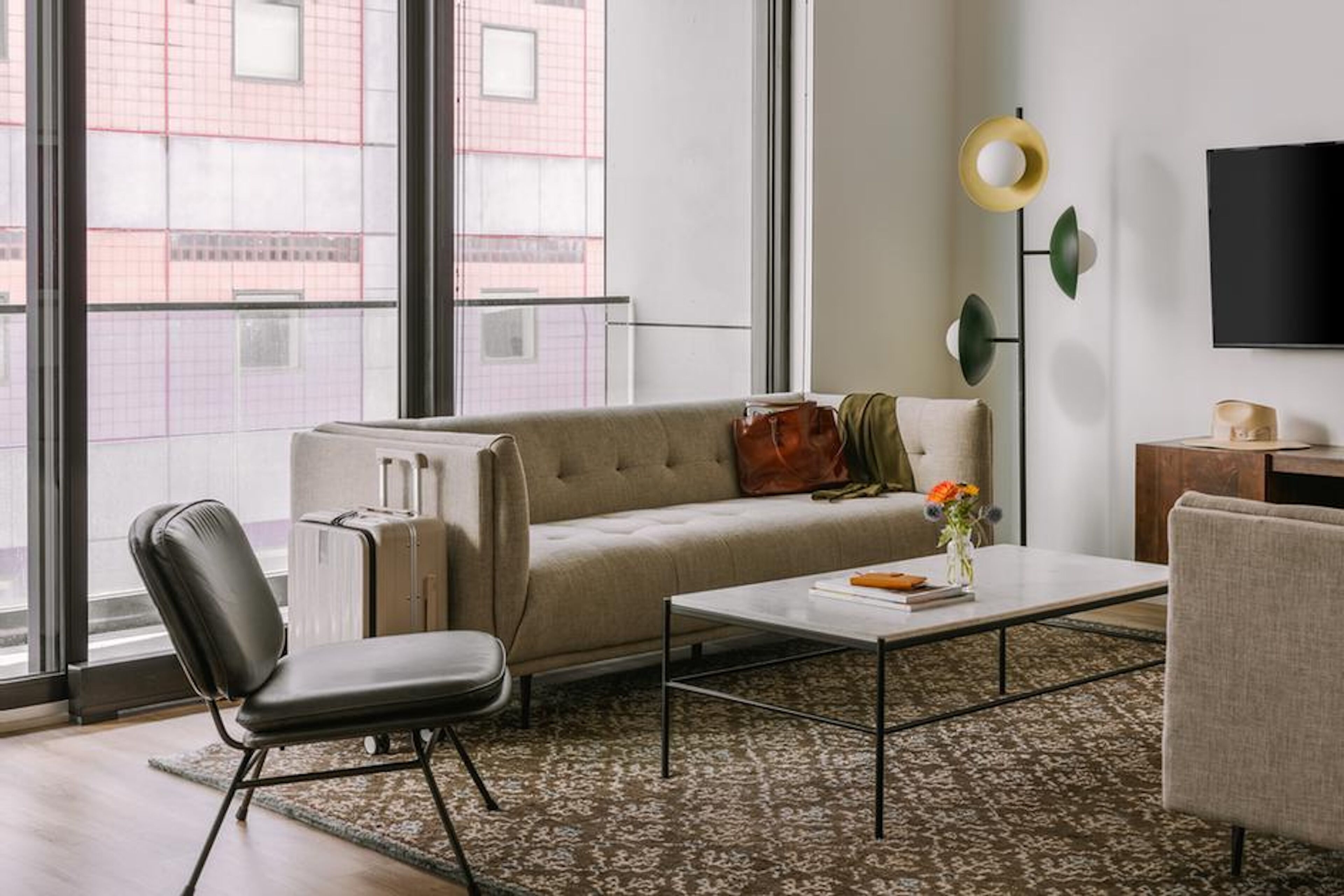 Apartamento Superior | Sala de estar | Televisor de ecrã plano de 40 polegadas com canais digitais, televisor 