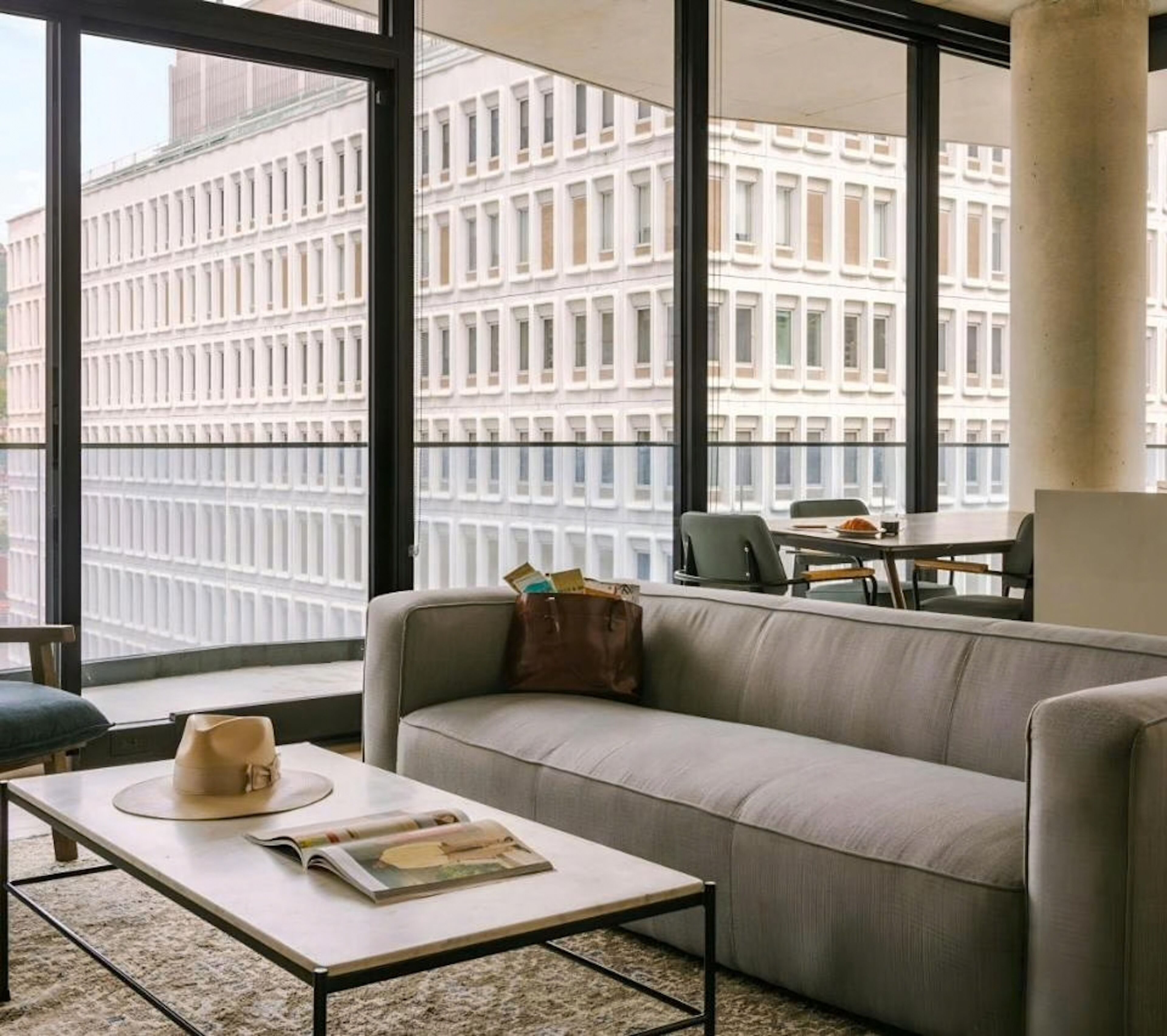 Apartamento Presidencial | Sala de estar | Televisor de ecrã plano de 40 polegadas com canais digitais, televisor 