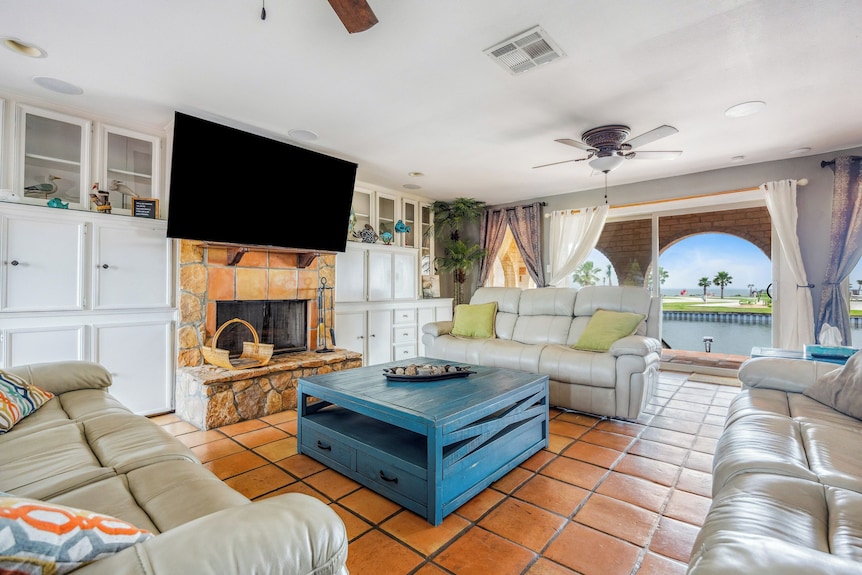 Backyard Fishing & Birdwatching - 3,600sqft Home Near Beach W/ Hot Tub, Gazebo - Corpus Christi, TX