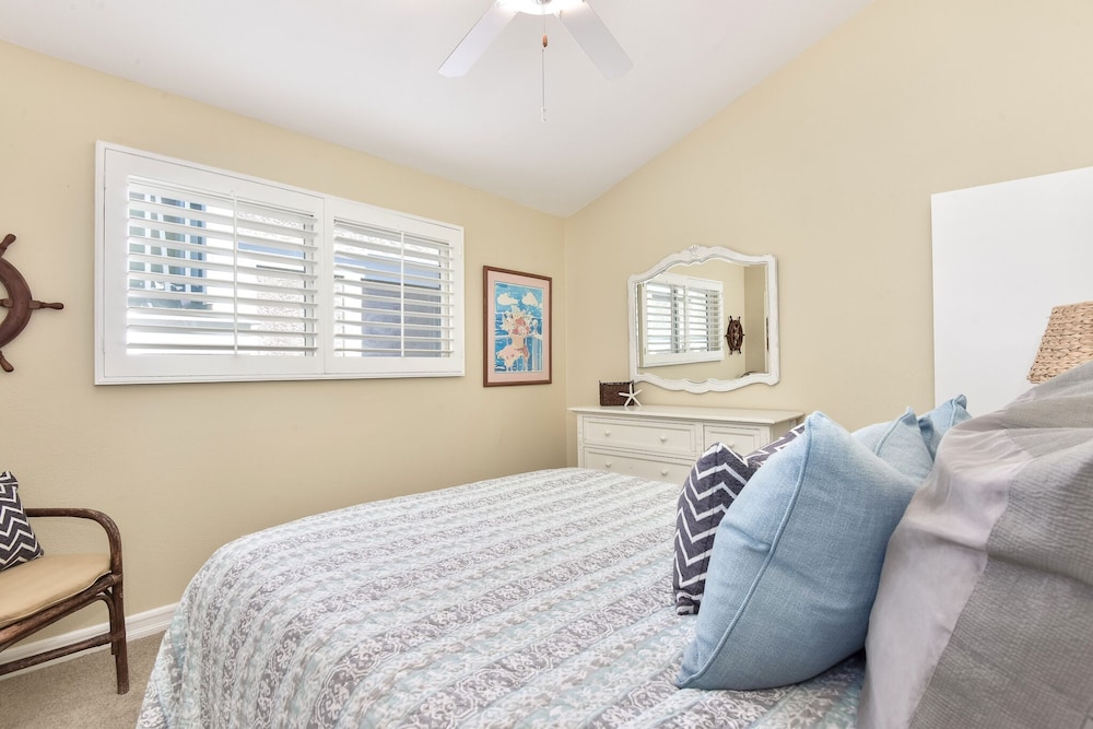 2 Bedroom Upper Unit At Our Oceanfront Home Newport Beach, California, United States - Newport