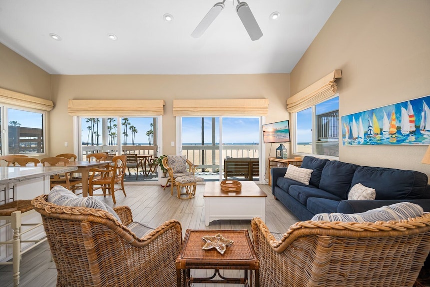 5 Bedrooms On The Boardwalk W/4 Car Garage/firepit - Huntington Beach, CA