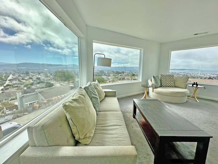 Wow Panoramic Views Of Entire Monterey Bay! King Beds, Large Kitchen - Seaside, CA
