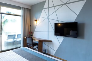 Cofres nos quartos, berços grátis, Wi-Fi de cortesia, roupa de cama