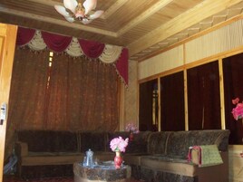 Área de estar no saguão