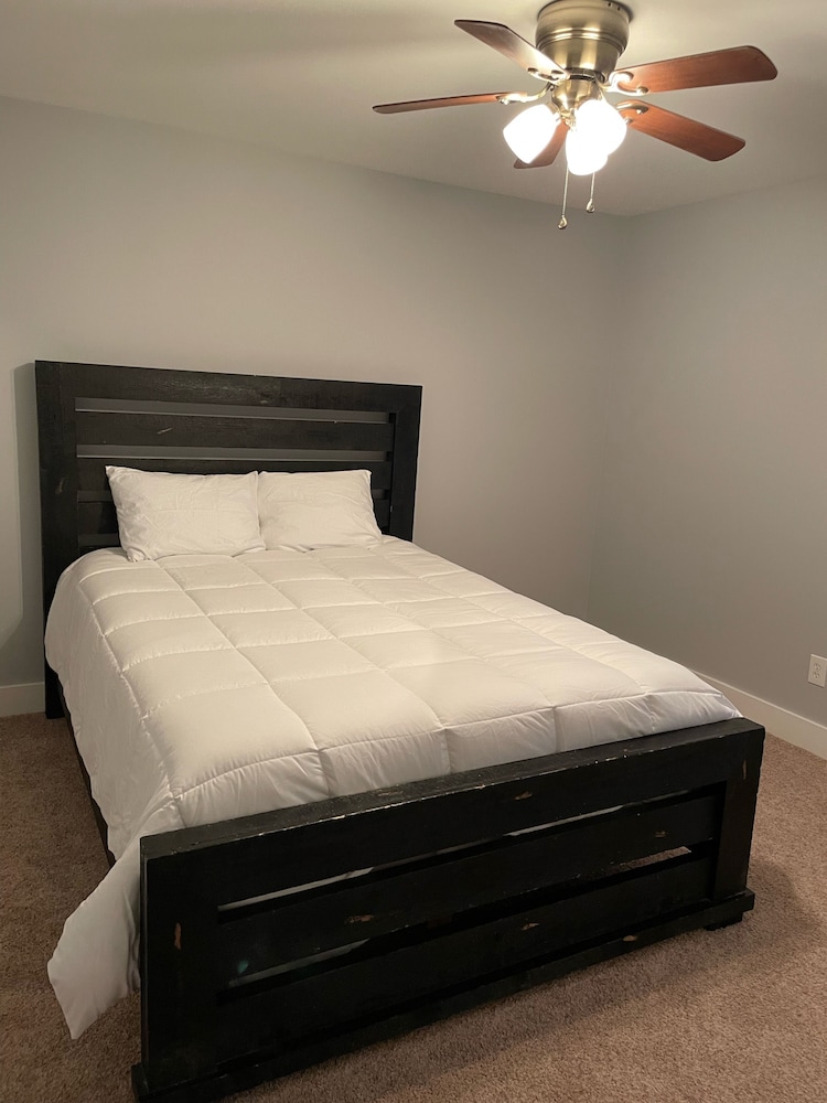 Newly Remodeled Beautiful Home With Perfect Location For Travelers! - Saint Joseph, MO