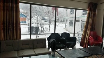 Área de estar no saguão