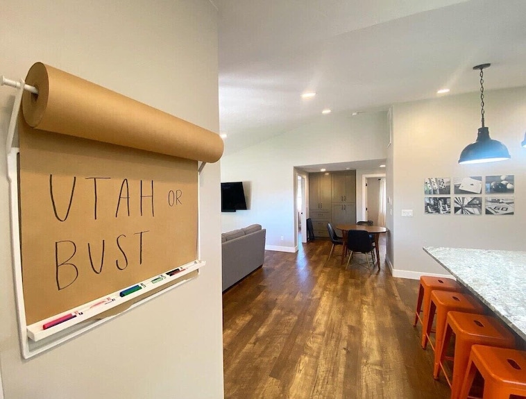 Near Zion. Sleeps 8. Big Yard & Private Hot Tub! - 卡納布