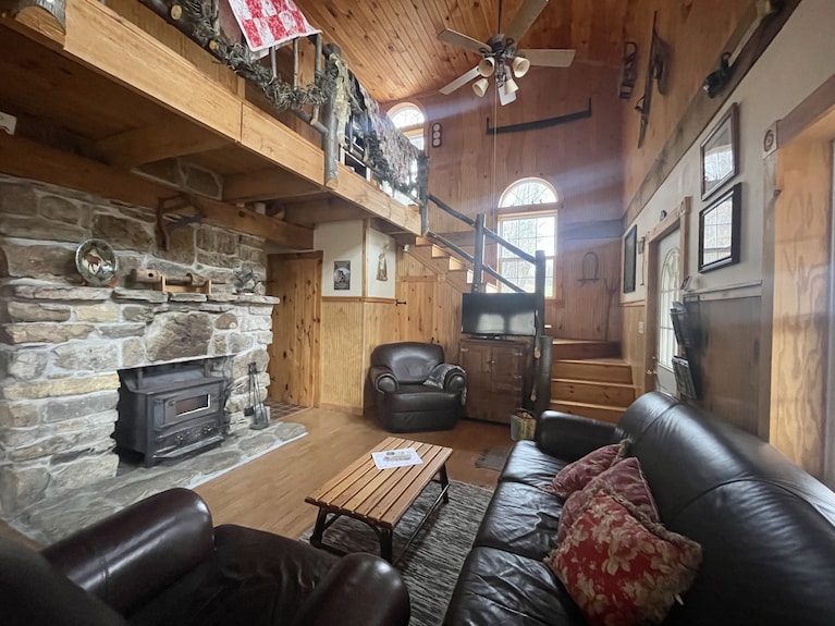 Creekside Cabin Vacation Rental - Bedford, PA