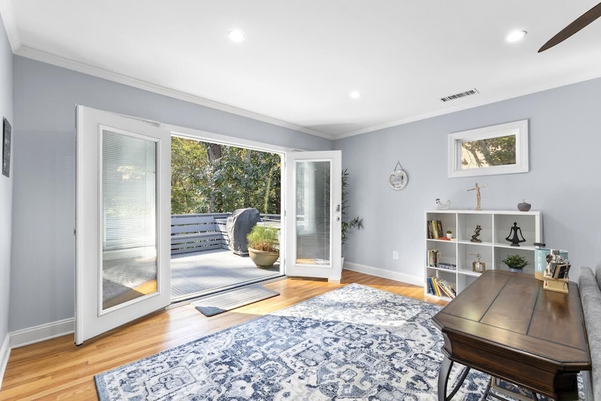 Cheerful , Fully Renovated Home , Close To Everything - Sandy Springs, GA