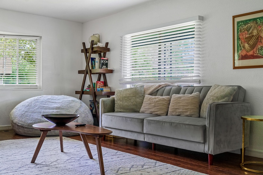 Waterfront Front Row Seats To Natures Best Show - Buccaneer Bay, Spring Hill