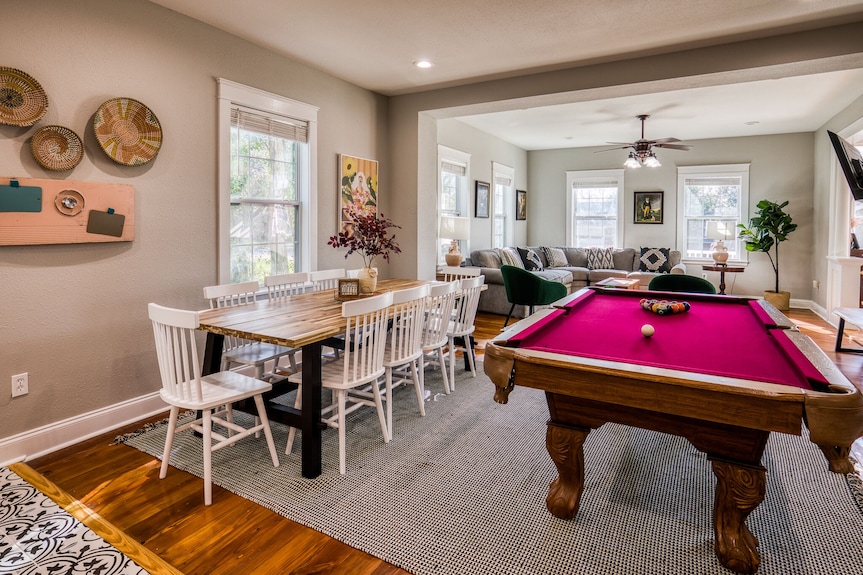 Washington House: Steps To Dwtn; Backyard Oasis With Fire Pit/pool Table/games - Brenham, TX