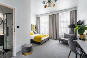 Quarto Triplo Premium | Sala de estar | Smart TV de 43 polegadas com canais digitais, televisor 