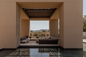 2 bares/lounges, um bar de praia 