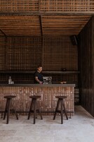 2 bares/lounges, um bar de praia 