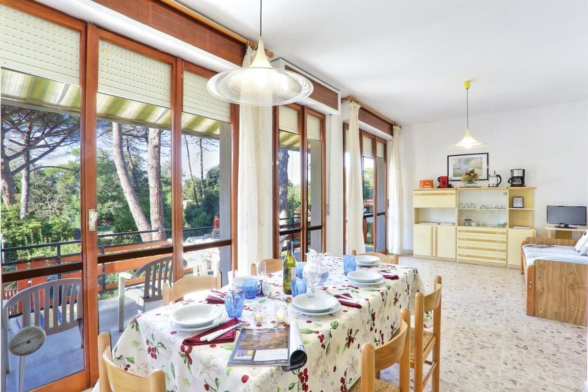 Apartamento, 2 quartos, varanda, vista para o jardim | Sala de jantar