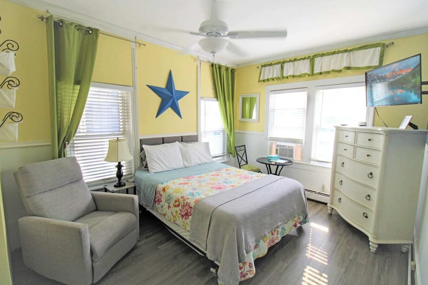 1st Floor Studio 2 Blocks To Beach & Main Ave | Quiet & Bright | Near Asbury - Asbury Park, NJ