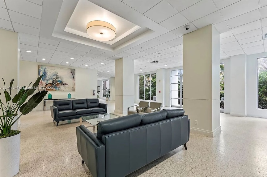 Comfortable Apartment Steps Away From The Beach - Aventura, FL