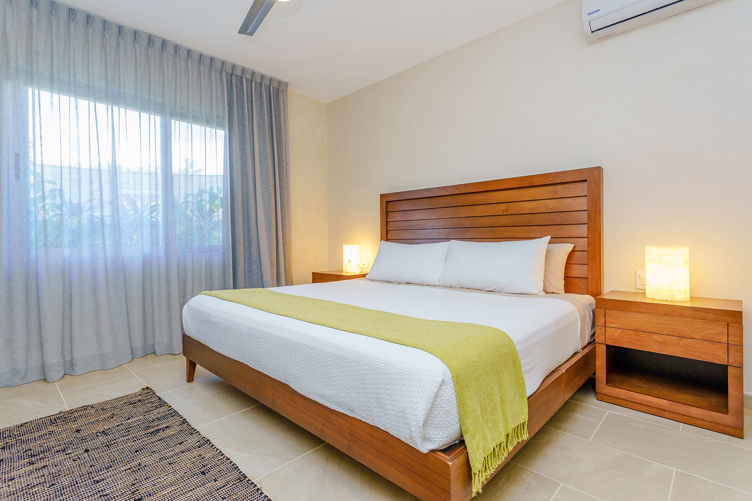 Apartamento Nobre, 2 quartos, pátio | Com decoração personalizada, com mobília individualizada, secretária 