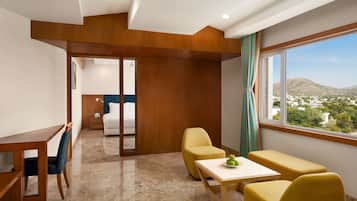1 King Bed, Executive Suite | Roupa de alta qualidade, camas de colchão viscoelástico, minibar