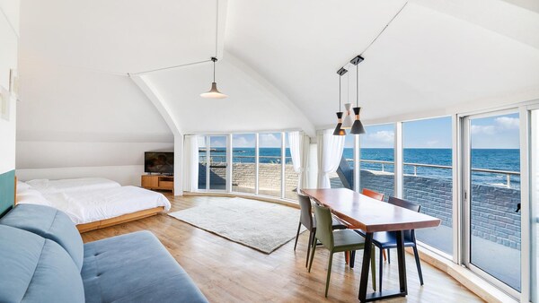 Jeju Ufo Pension - Jeju-si