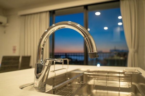 Casa, para não fumantes (Private Vacation Home, North) | Cozinha americana privada | Geladeira, micro-ondas, cooktop, chaleira elétrica