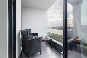 Apartamento, 1 quarto, varanda, vista para o rio | Varanda