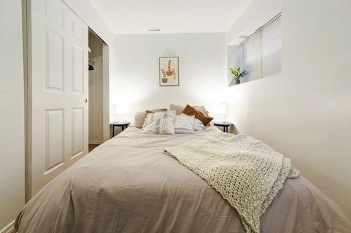 Loftium | Marvelous & Bright Suite In Bitter Lake! - Shoreline, WA