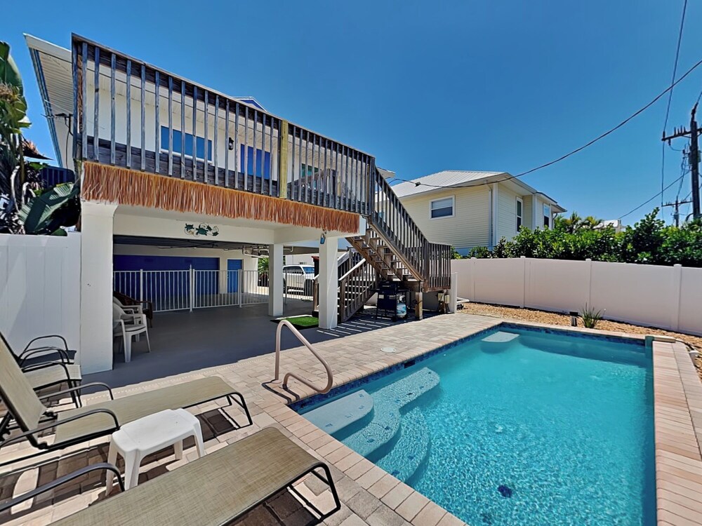 325 Mango By Distinctive Beach Rentals - Fort Myers Beach, FL